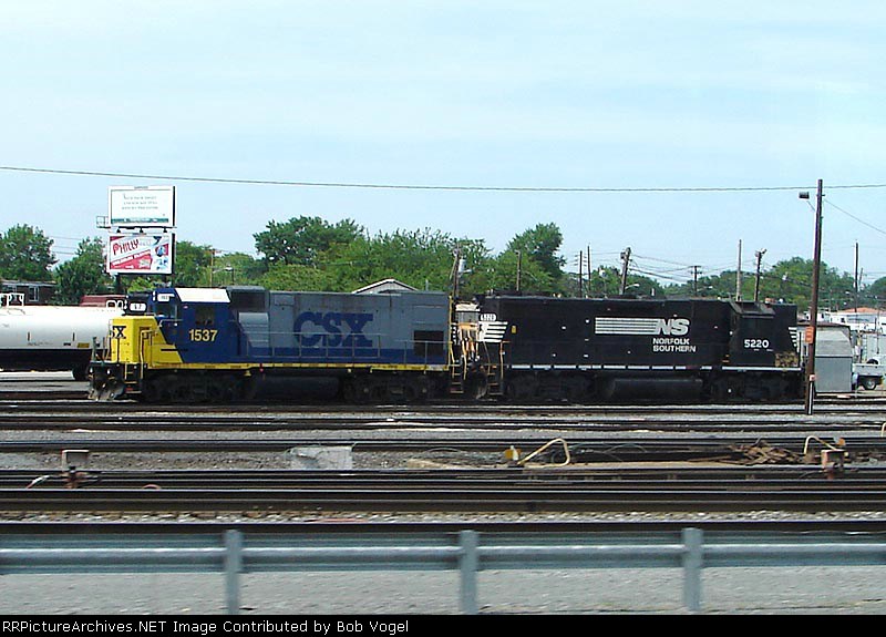 CSX 1537 & NS 5220